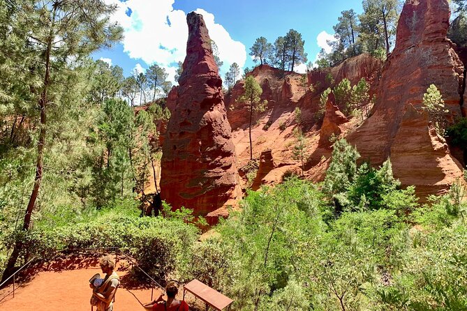 Gordes, Roussillon(+ Ochre Trail) & Fontaine De Vaucluse - Highlights of the Tour