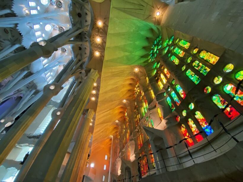 Gothic Paths, Tapas & Sagrada Familia. Private Tour - Modernist Marvels on Paseo de Gracia