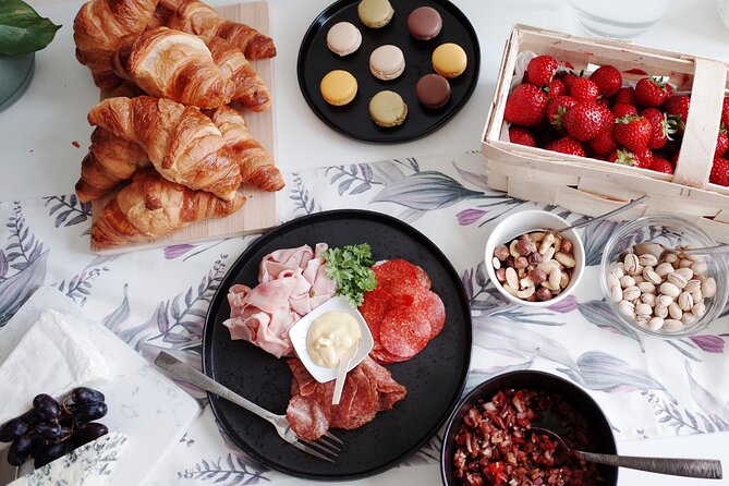 Gourmet Brunch with Chef: Unlimited Drinks & Stunning River Views - Key Points