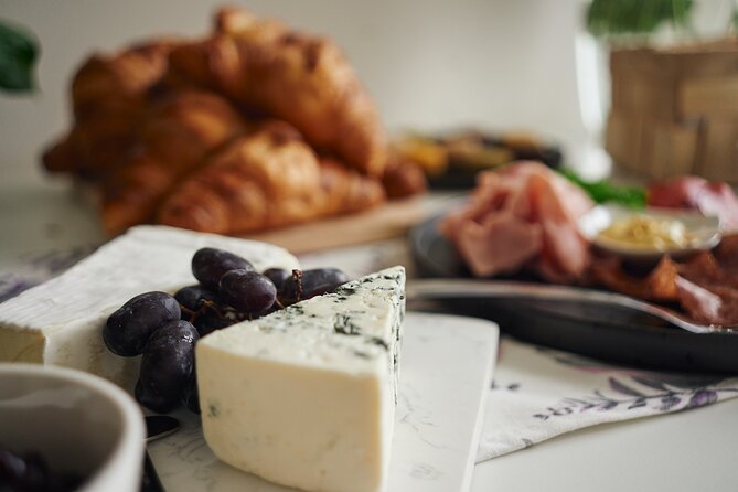 Gourmet Brunch with Chef: Unlimited Drinks & Stunning River Views - FAQ