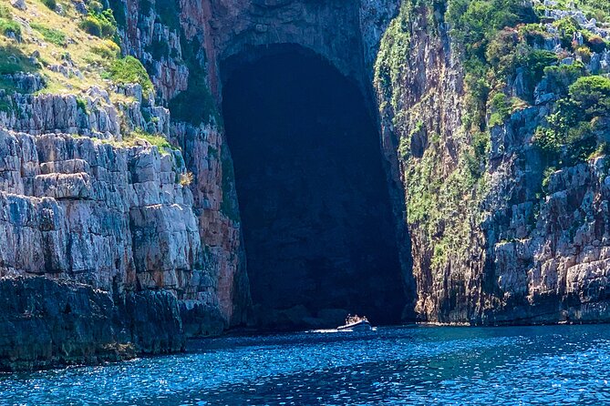 Grama Bay Beaches and Caves Private Speedboat Tour - Key Points