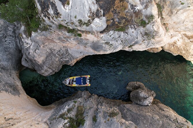 Grama Bay Beaches and Caves Private Speedboat Tour - Why Choose a Private Speedboat Tour?