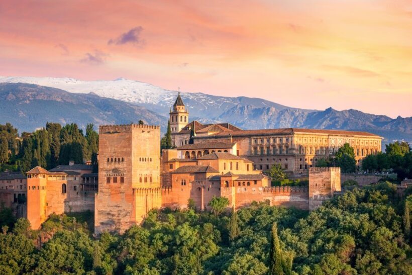 Granada: 3-Hour Alhambra and Generalife Gardens Guided Tour - Key Points