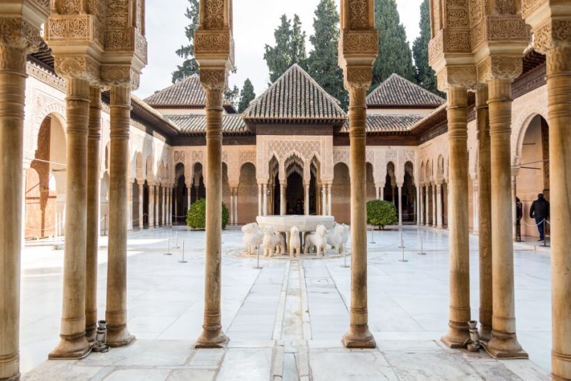 Granada: 3-Hour Alhambra and Generalife Gardens Guided Tour - Exploring the Alhambra: What You Can Expect
