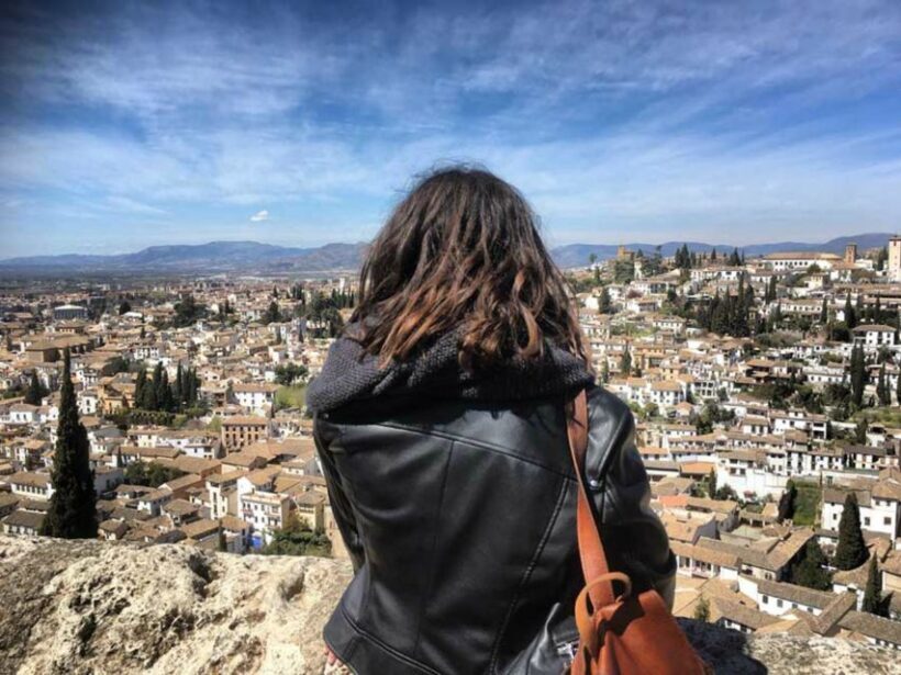 Granada Albaicín: 2.5-Hour Tapas & Drinks Walking Tour - A Deep Dive into the Experience