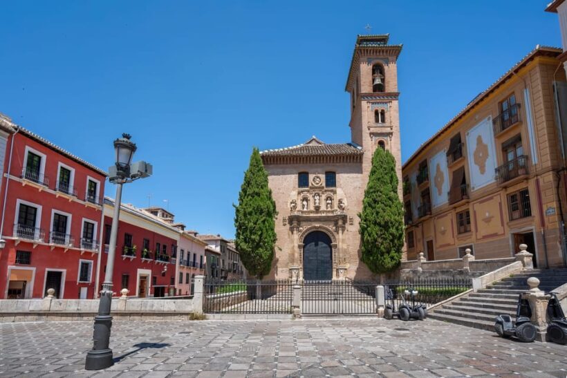 Granada: Albaicín and Sacromonte Guided Walking Tour - A Toast to Granada: Wine and Stories
