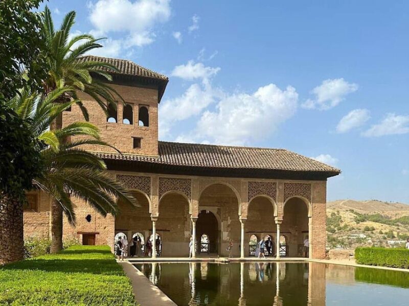 Granada: Albaicin and Sacromonte Guided Walking Tour - Assessing the Value: Is It Worth It?