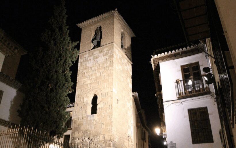 Granada: Albaicín in the Dark Walking Tour - Value and Practical Details