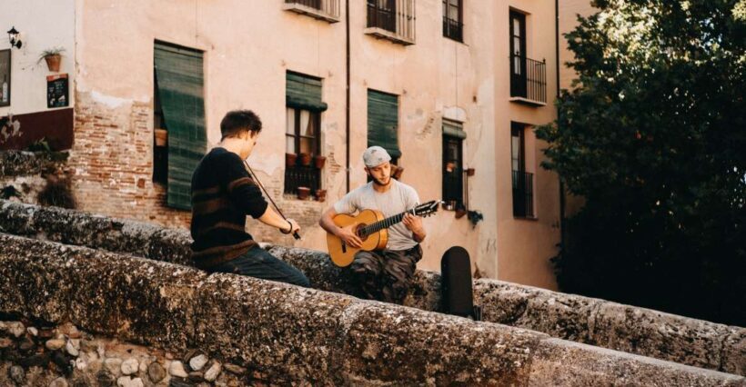 Granada: Albaicín & Sacromonte Walking Tour & Flamenco Show - Exploring Granada’s Neighborhoods