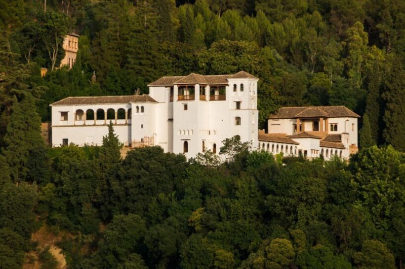Granada Alhambra and Generalife Gardens Experience Tour - What to Expect During the Tour