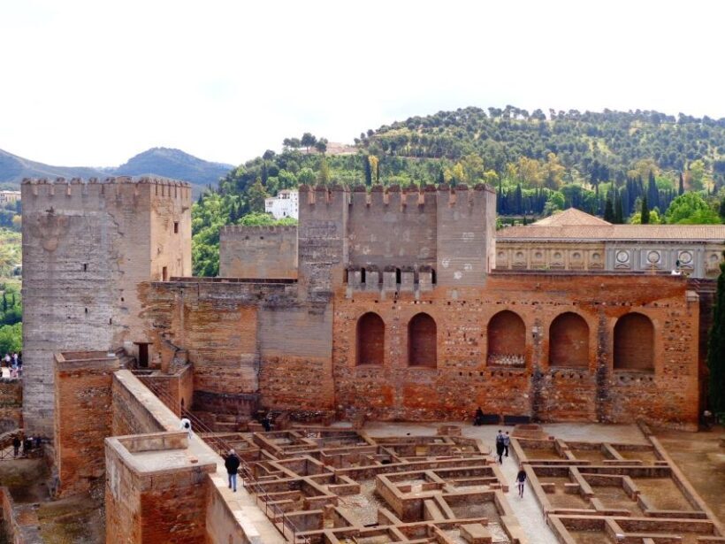 Granada: Alhambra and Generalife Gardens Guided Tour - The Value of the Tour