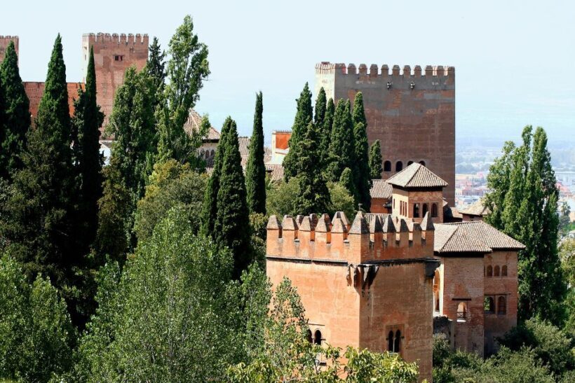 Granada: Alhambra and Generalife Gardens Guided Tour - Practical Info and Tips