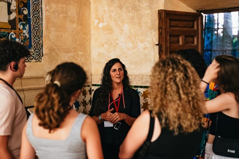 Granada: Alhambra and Nasrid Palaces Guided Tour at Night - The Experience from a Traveler’s Perspective