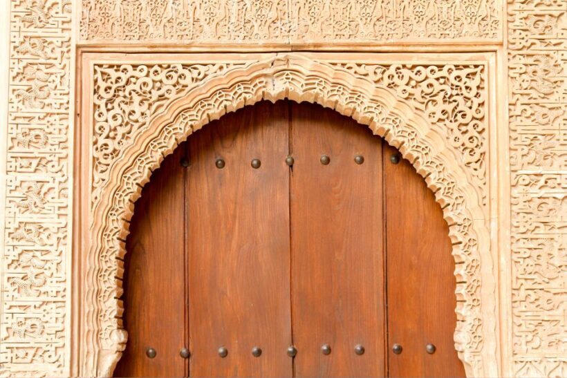 Granada: Alhambra and Nasrid Palaces Private Tour - Practical Aspects: Pricing, Duration, and Logistics