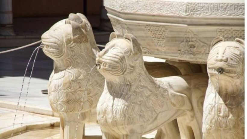 Granada: Alhambra and Nasrid Palaces Tour without Tickets - The Experience in Detail
