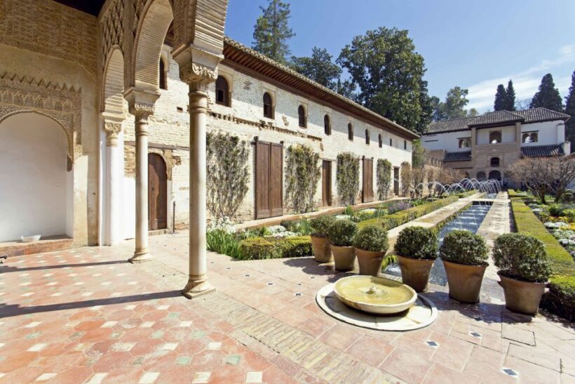 Granada: Alhambra Fast-Track Guided Tour - Practical Details That Make a Difference