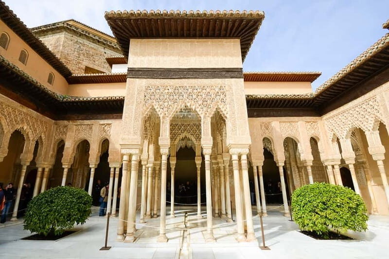 Granada: Alhambra & Gardens Tour w/Nasrid Palaces Option - Diving into the Experience: What You’ll See and Do