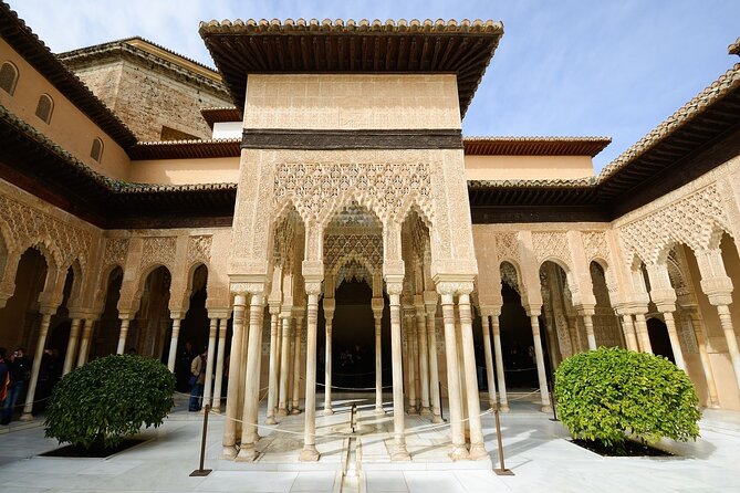 Granada: Alhambra Guided Tour Including Nasrid Palaces - Inclusions and Highlights of the Tour