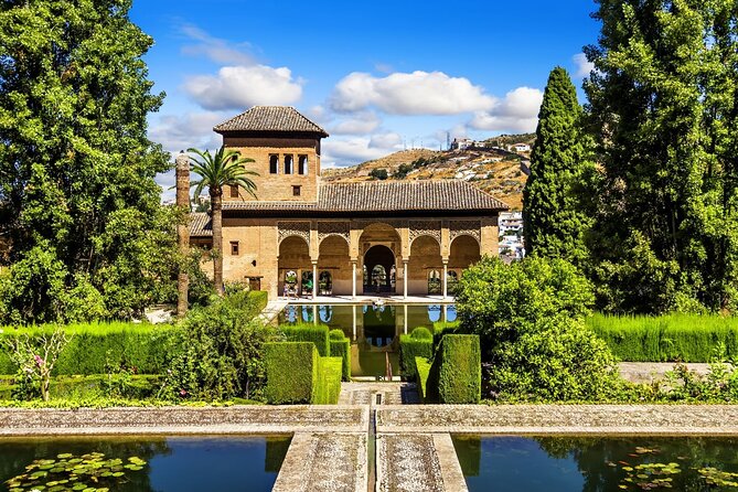 Granada: Alhambra Guided Tour Including Nasrid Palaces - Accessibility and Physical Requirements