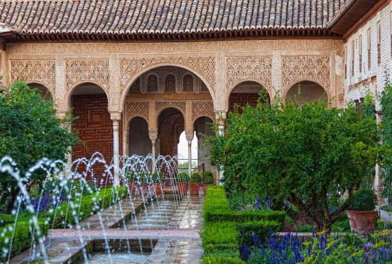 Granada: Alhambra Guided Tour with Nasrid Palaces & Gardens - Key Points