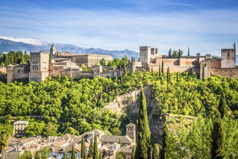 Granada: Alhambra, Nasrid, and Generalife Private Tour - An In-Depth Look at the Experience