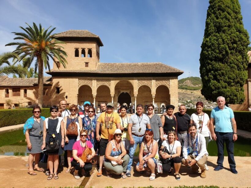 Granada: Alhambra, Nasrid Palaces, & Generalife Guided Tour - Key Points
