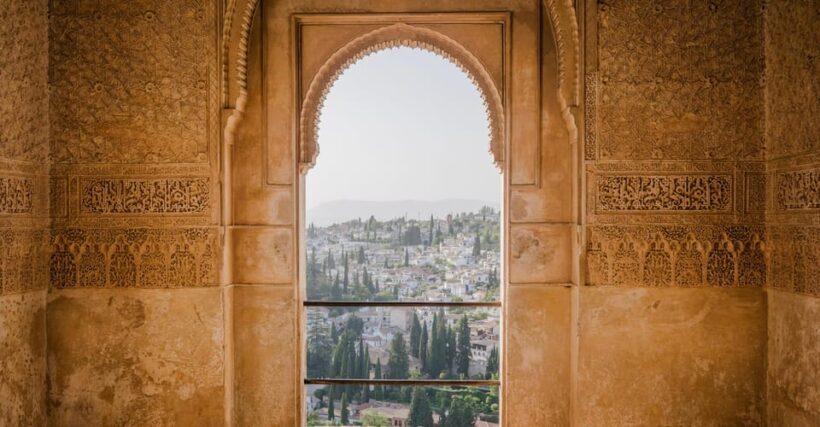 Granada: Alhambra & Nasrid Palaces Small Group Guided Tour - What’s Included and How It Shapes Your Visit