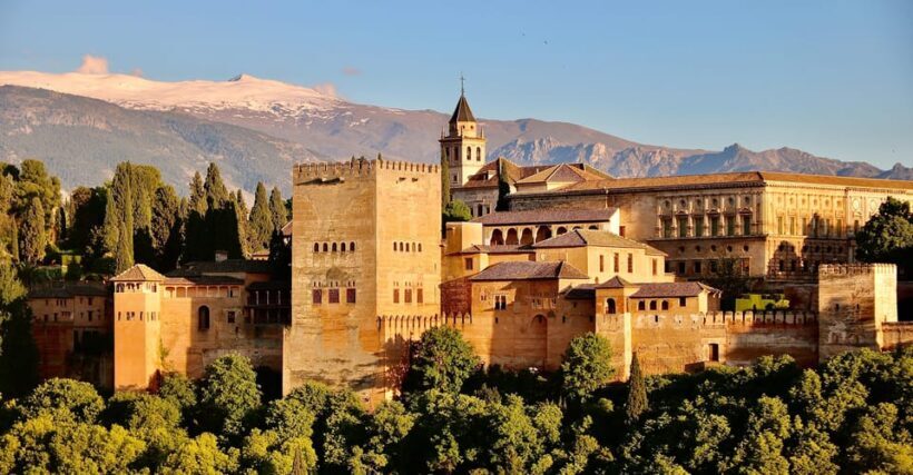 Granada: Alhambra & Nasrid Palaces Small Group Guided Tour - The Value of a Guided Tour Versus Self-Guided Visits