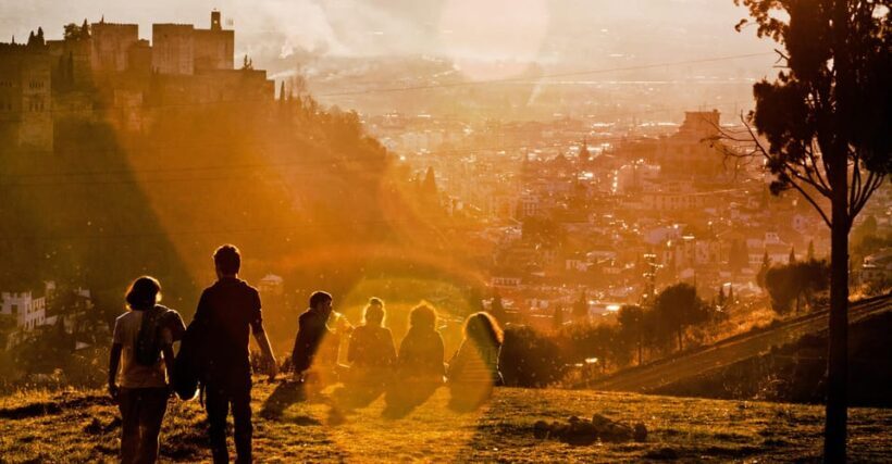 Granada: Alhambra & Nasrid Palaces Small Group Guided Tour - Group Size and Accessibility