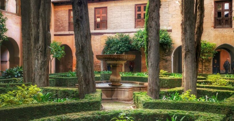 Granada: Alhambra & Nasrid Palaces Small Group Guided Tour - The Sum Up: Who Will Appreciate This Tour Most?