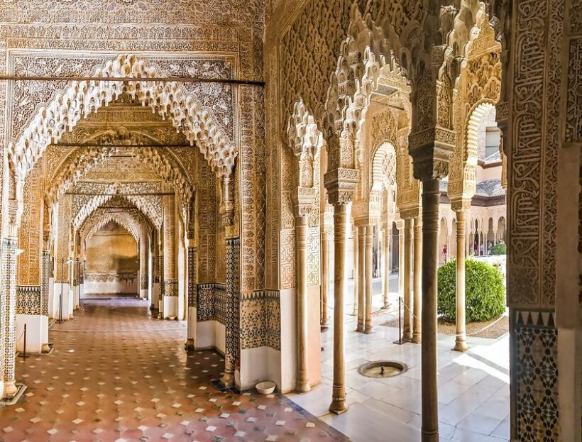 Granada: Alhambra & Nasrid Palaces Tour with Tickets - What You Can Expect During the Tour