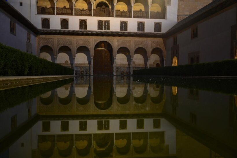 Granada: Alhambra Night Visit Entry Ticket - Navigating the Experience