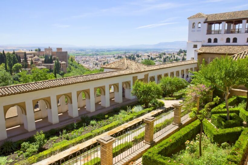 Granada: Alhambra Small Group Tour with Nasrid Palaces - An in-Depth Look at the Alhambra Tour Experience