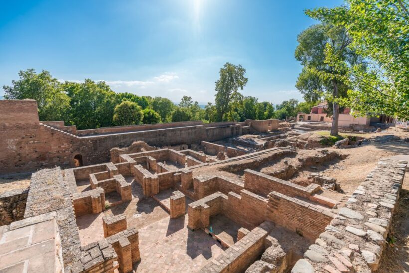 Granada: Alhambra Ticket and Guided Tour with Nasrid Palaces - Starting Point and Convenience