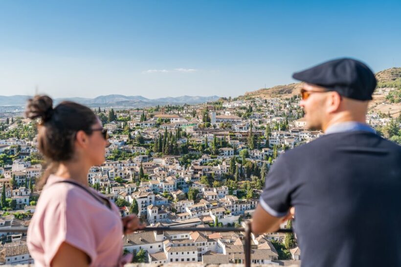 Granada: Alhambra Ticket and Guided Tour with Nasrid Palaces - The Tour Itself: A Step-by-Step Breakdown