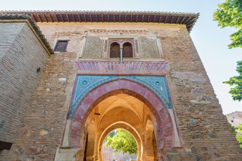 Granada: Alhambra Ticket and Guided Tour with Nasrid Palaces - The Practicalities: Price, Duration, and What’s Included