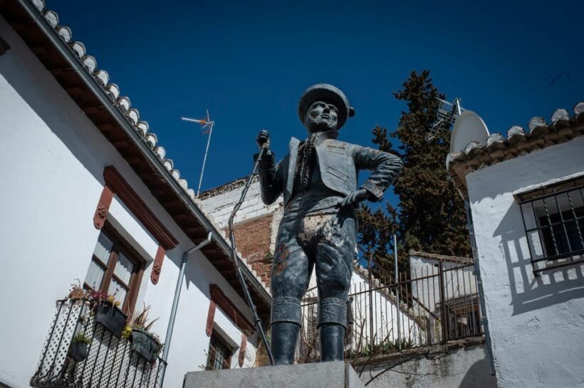 Granada and Albaicin: Historical Private Tour - Comparing Similar Experiences