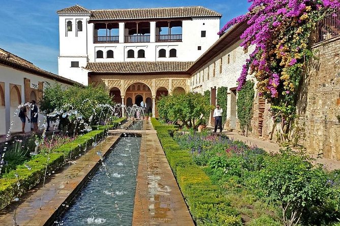 Granada Day Trip: Alhambra & Nazaries Palaces From Seville - Timing and Scheduling