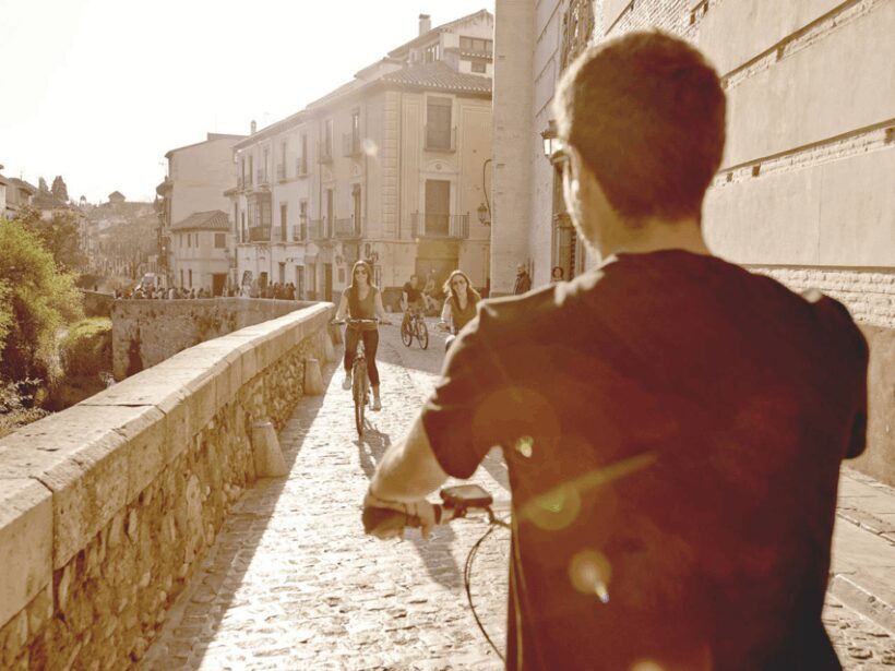 Granada: Electric Bike Tour of Albayzin and Sacromonte - Key Points