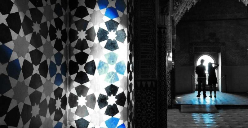 Granada: Fast-Track Alhambra & Nasrid Palaces Guided Tour - Exploring the Alhambra: An Architectural and Cultural Marvel