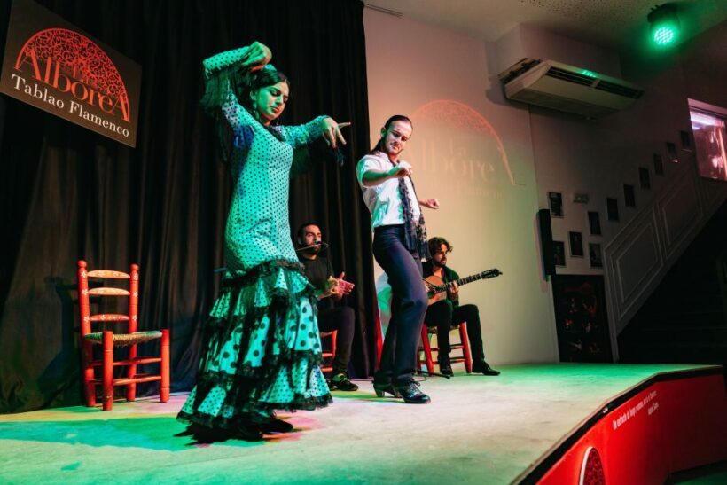 Granada: Flamenco Show in La Alboreá - Key Points