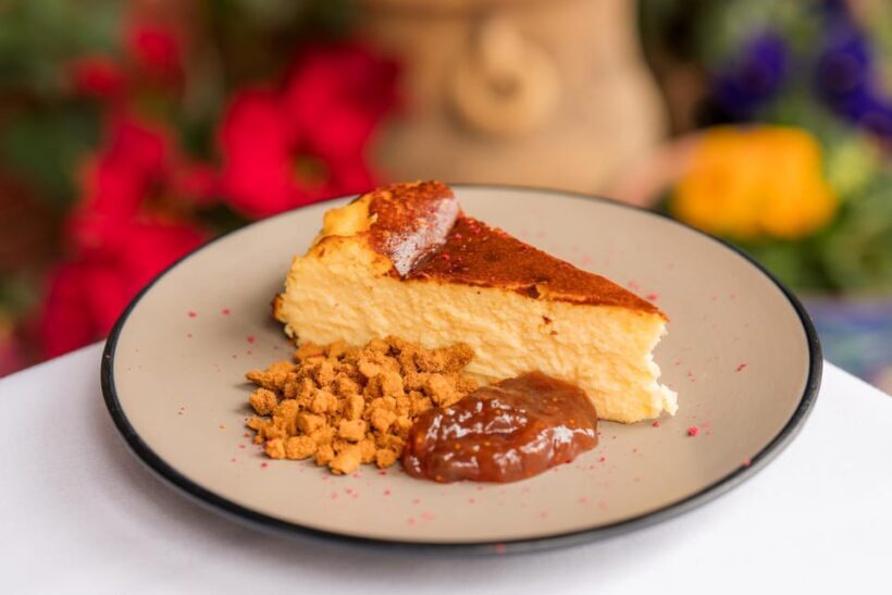 Granada: Flamenco Show with Dinner at Jardines de Zoraya - Who Should Consider This Experience?