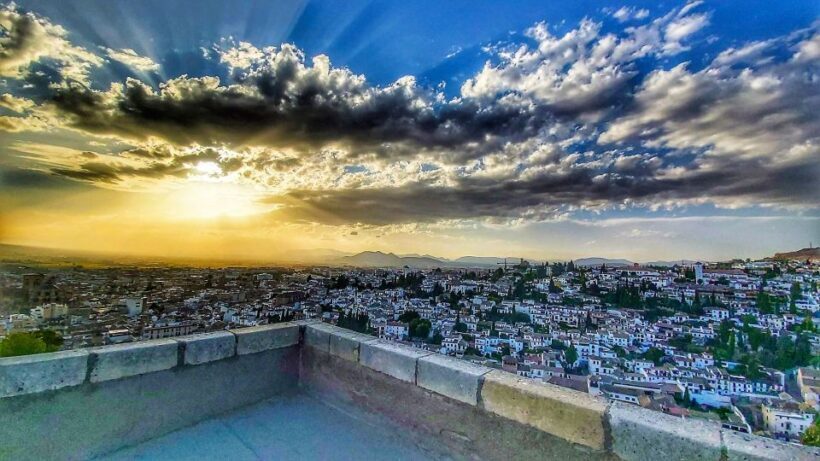 Granada: Full Alhambra Premium Guided Tour with Tickets - Practical Tips for Your Visit