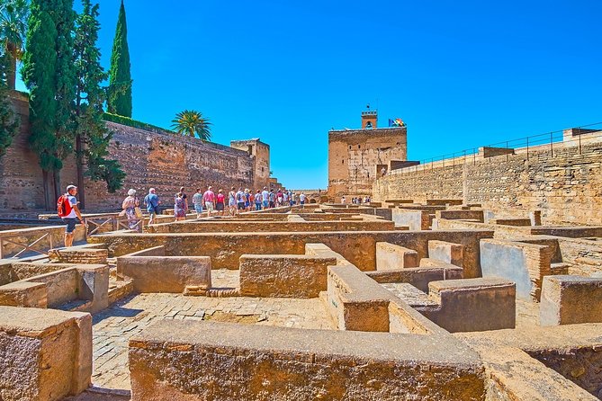 Granada Full Day: the Complete Alhambra + the Albaicín and Sacromonte - Visiting the Royal Apartments and Gardens