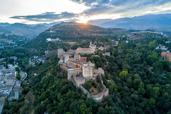 Granada Full Day: the Complete Alhambra + the Albaicín and Sacromonte - Admiring the Views From the San Nicolas Lookout