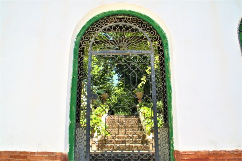 Granada: Gardens of Carmenes Guided Tour - Exploring the Gardens of Carmenes: What You Can Expect