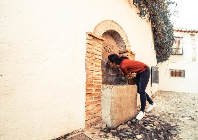 Granada: Half-Day 4-Neighborhoods 4-Cultures Private Tour - Key Points
