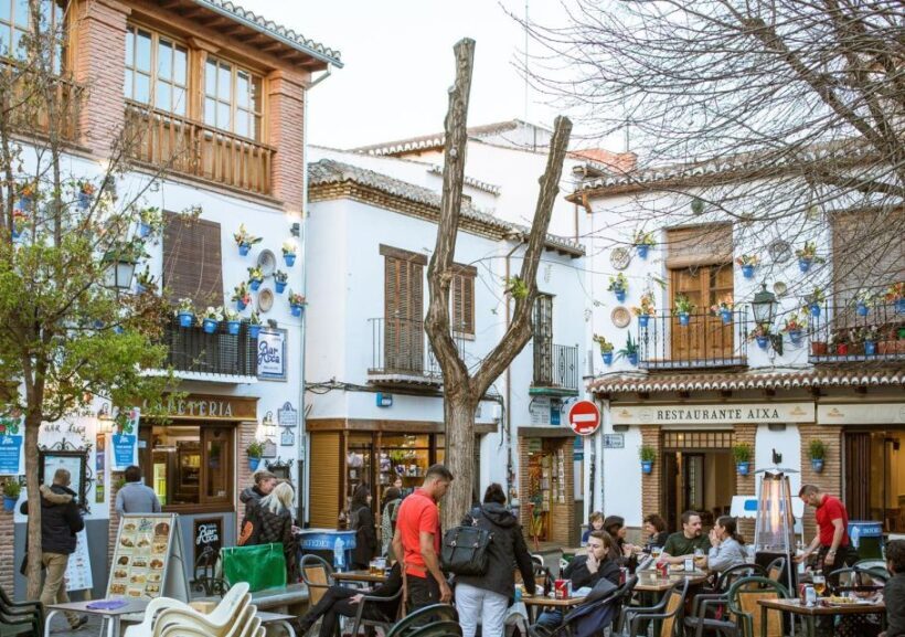 Granada: Half-Day 4-Neighborhoods 4-Cultures Private Tour - Discovering Granada’s Neighborhoods and Cultures