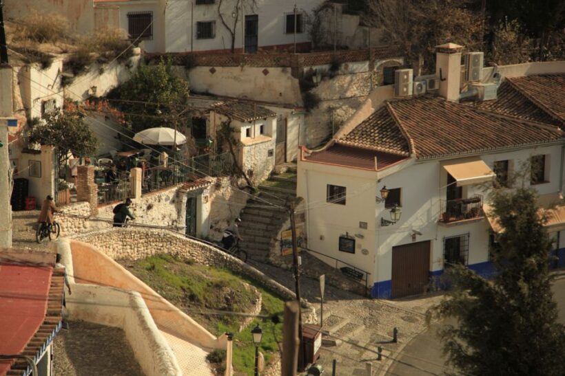 Granada: Highlights & Viewpoints eBike Tour with Tapas Break - Key Points