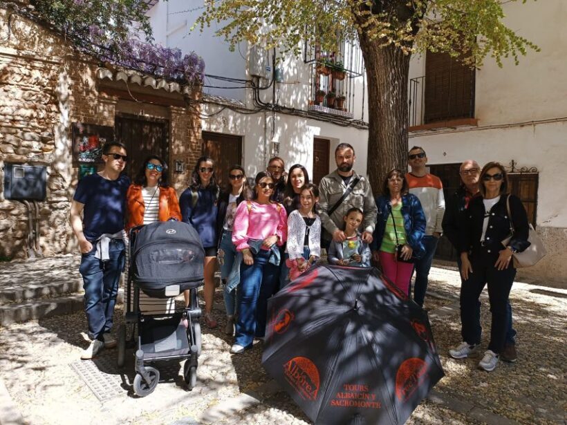 Granada: Historic Center and Lower Albaicin Walking Tour - What to Expect During Your Tour